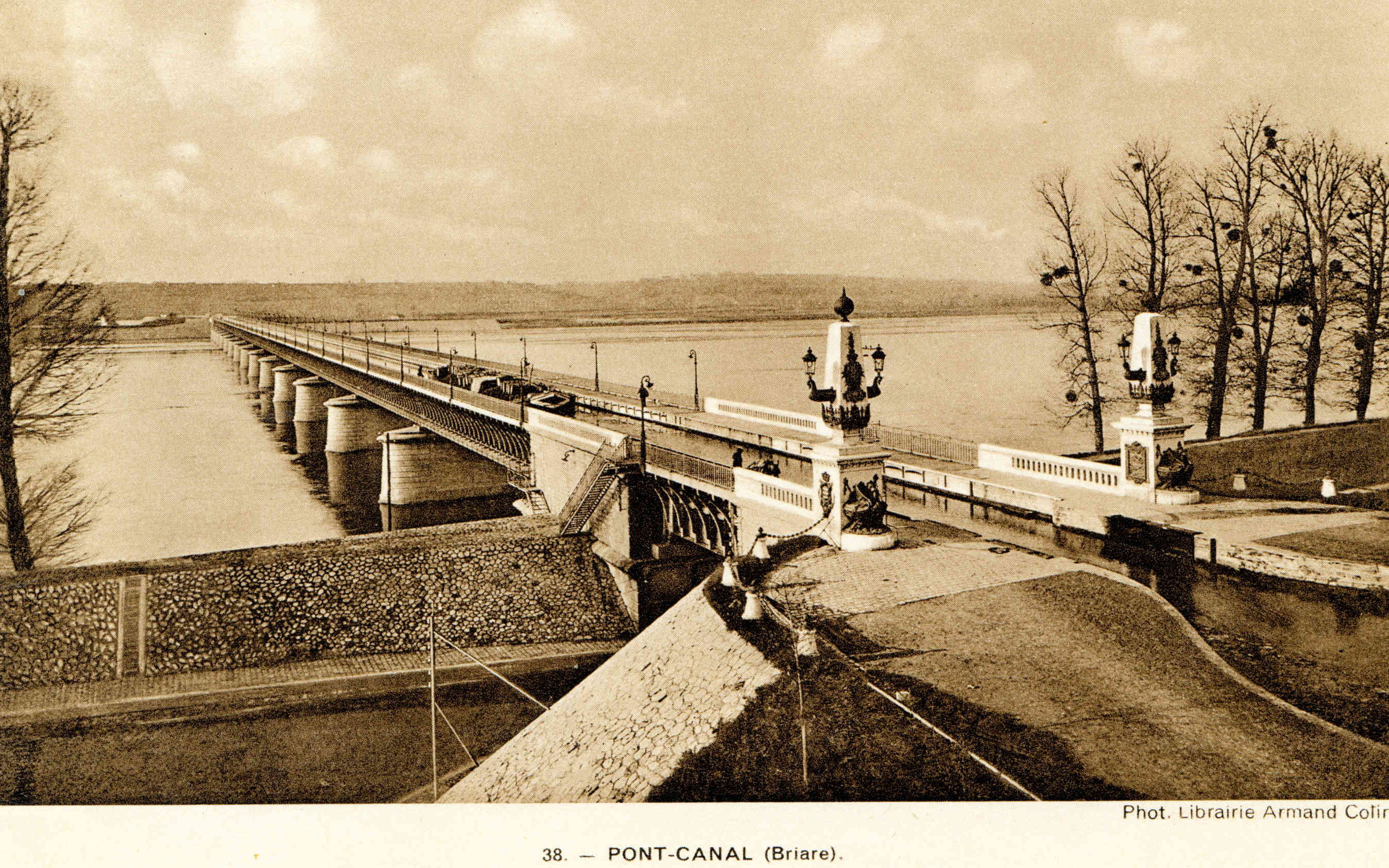 pont-canal-de-briare-en-1934.documentation-franc3a7aise.coll_.lamming ...