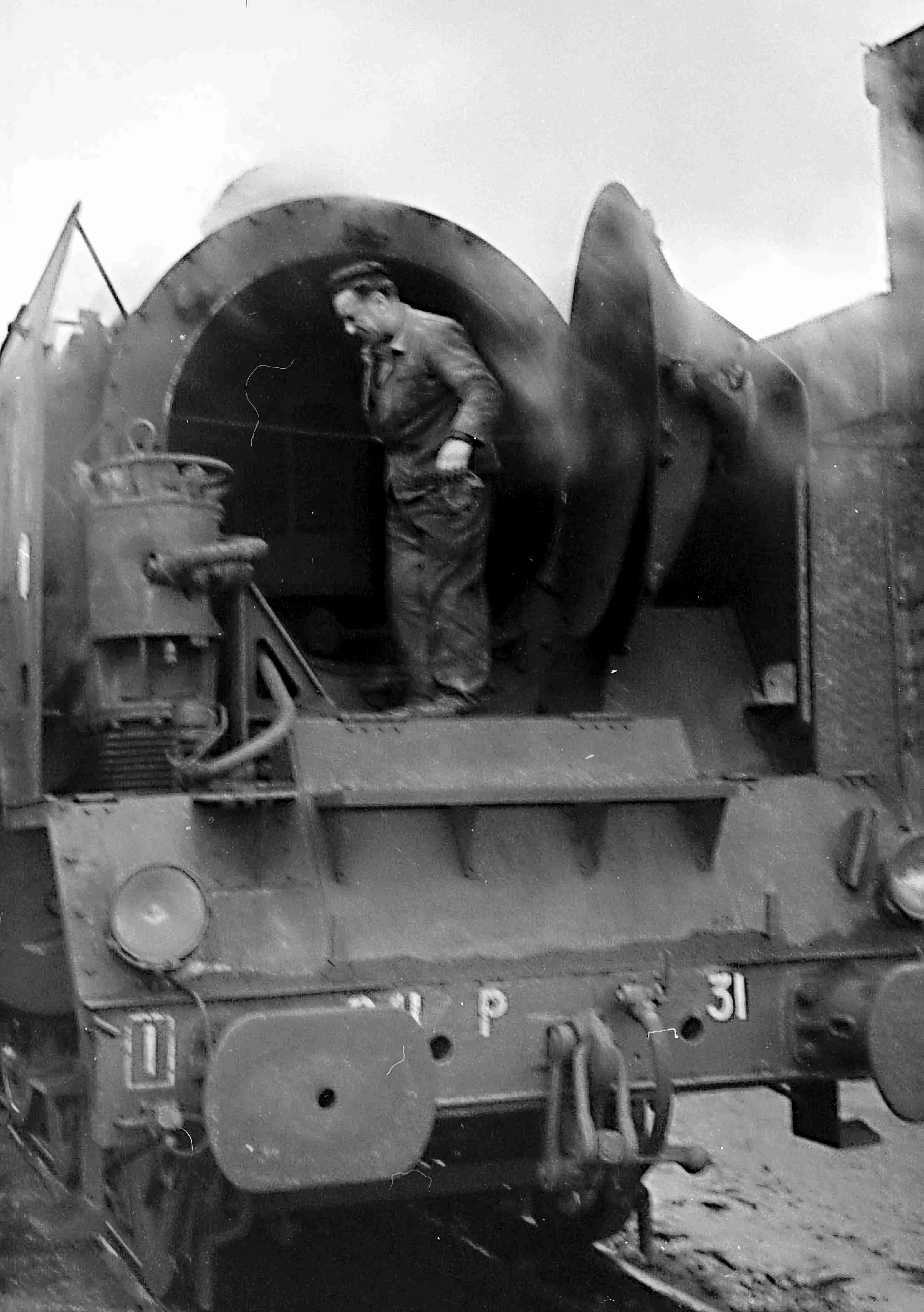 France.7.Cheminot et 241P.31(1 à 35).Visite de la boîte à fumée. Dépôt ...